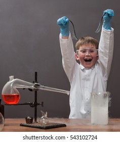 Boy Doing Experiments Laboratory Experiments Liquid Stock-foto ...
