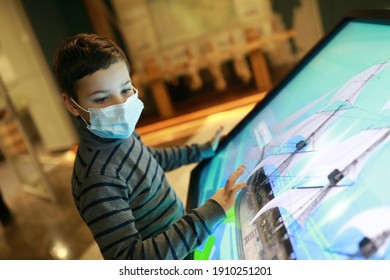 23,287 Children touch screen Images, Stock Photos & Vectors | Shutterstock