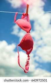 Washing line bra: fotos, imágenes y otros productos fotográficos de ...