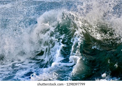 Breaking Ocean Waves Stock Photo 1298397799 | Shutterstock