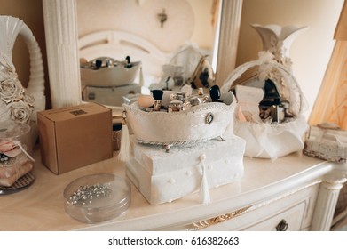 11,567 Bride Dressing Images, Stock Photos & Vectors | Shutterstock