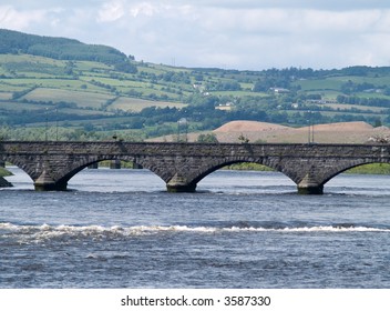 3,012 Old stone bridge ireland Images, Stock Photos & Vectors ...