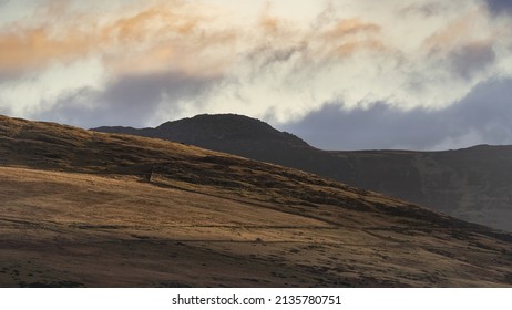 5,972 Natural splitting mountains rock Images, Stock Photos & Vectors ...