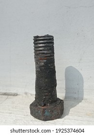 6,339 Broken Bolt Images, Stock Photos & Vectors | Shutterstock