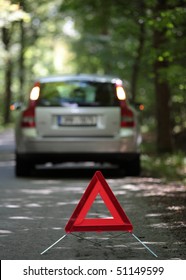 332 Flat tire warning triangle Images, Stock Photos & Vectors ...