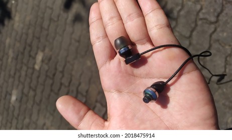 541 Broken Headset Stock Photos, Images & Photography | Shutterstock