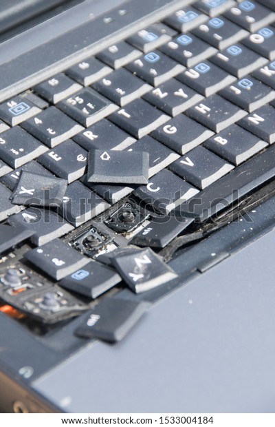 Broken Old Computer Laptop Notebook Crash Stock Photo 1533004184 ...