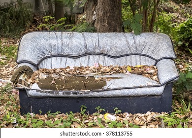 3,030 Old broken sofa Images, Stock Photos & Vectors | Shutterstock