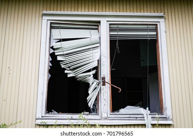 2,751 Broken blinds Images, Stock Photos & Vectors | Shutterstock