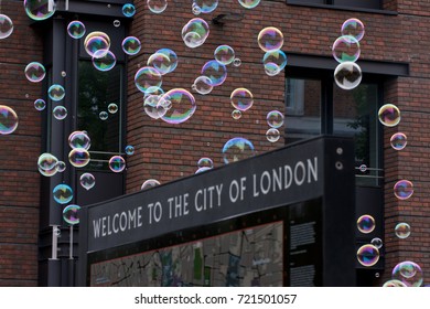 Bubbles Busker Float Over Welcome City Stock Photo 721501057 | Shutterstock