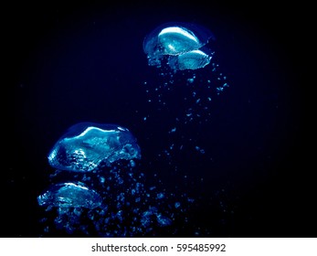 Bubbles Deep Sea Stock Photo 595485992 | Shutterstock