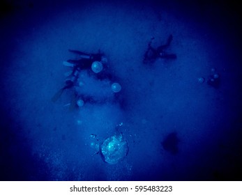 Bubbles Divers Deep Ocean Stock Photo 595483223 | Shutterstock