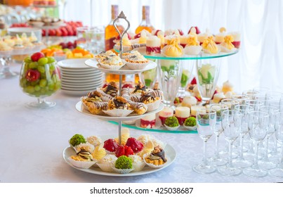 13,721 Buffet table corporate Images, Stock Photos & Vectors | Shutterstock