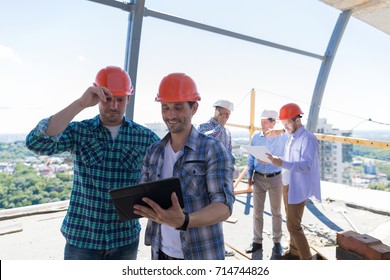 Builders On Site Working Plan Construction 스톡 사진 714744826 | Shutterstock