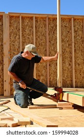 Building Contractor Worker Using Wall Jack Stock Photo 159994028 ...