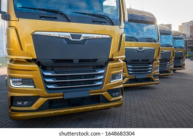 18 Same Cars Parked In A Row Images, Stock Photos & Vectors | Shutterstock