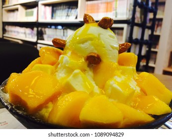 81 Mango ice flakes syrup Images, Stock Photos & Vectors | Shutterstock