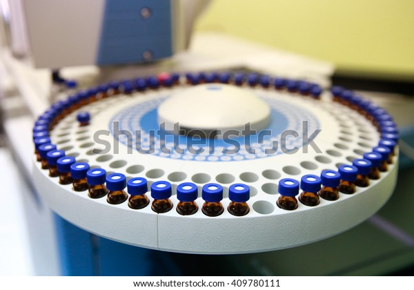 Capped Vials On Analysis Autosampler Laboratory 스톡 사진 409780111 ...