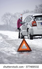 3,856 Car breakdown in winter Images, Stock Photos & Vectors | Shutterstock