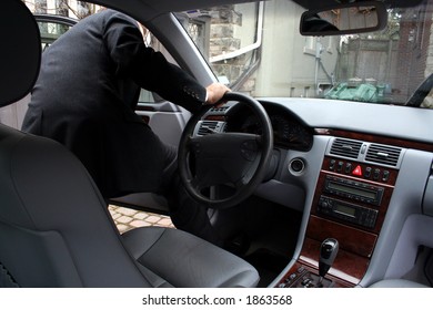 7,633 Men getting out car Images, Stock Photos & Vectors | Shutterstock