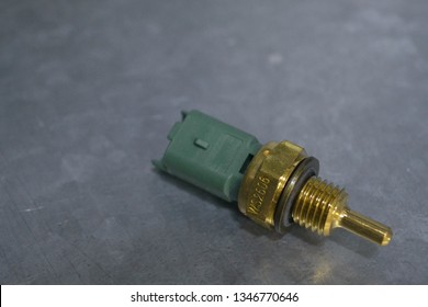 1,005 Automotive Temperature Sensor Images, Stock Photos & Vectors ...
