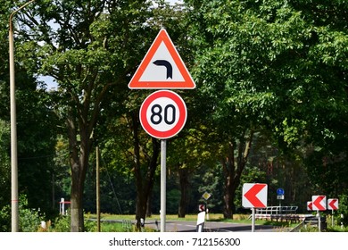 Triangular Warning Road Sign Hump Road Stock Photo 1401370940 ...