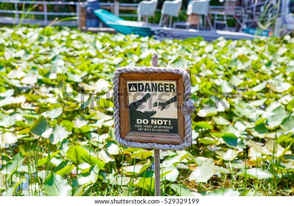 Caution Warning Sign Do Not Feed Stock Photo 529329199 | Shutterstock