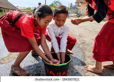 33 Village Boy Fetching Water Images, Stock Photos & Vectors | Shutterstock