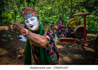 545 Lengger Dance Images, Stock Photos & Vectors | Shutterstock