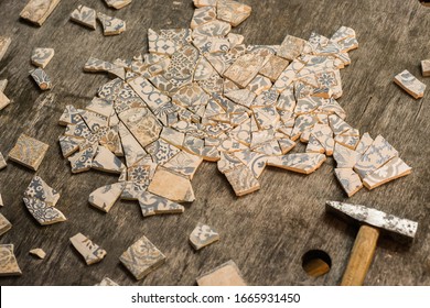 28,080 Mosaic broken tiles Images, Stock Photos & Vectors | Shutterstock
