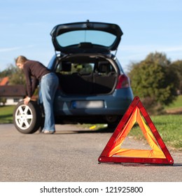 332 Flat tire warning triangle Images, Stock Photos & Vectors ...