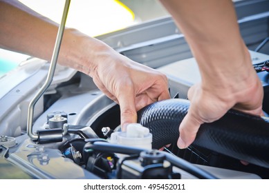 Check Condition Car Engine Foto stock 495452011 | Shutterstock
