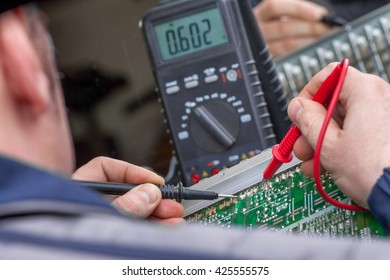 2,280 Man checking electric boards Images, Stock Photos & Vectors ...