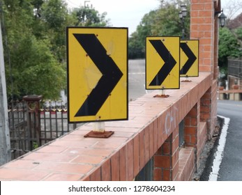 304 Chevron alignment Images, Stock Photos & Vectors | Shutterstock