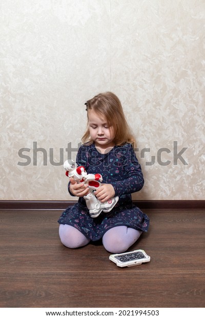 Child Controls Robot Remote Control Stock Photo 2021994503 | Shutterstock