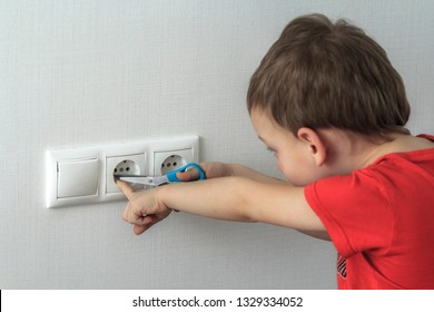 386 Putting finger into a socket Images, Stock Photos & Vectors ...