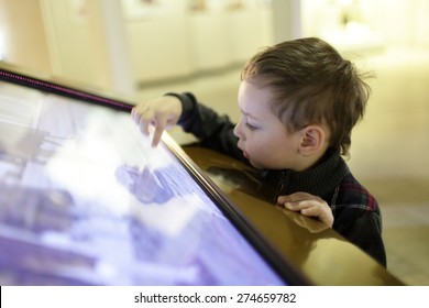 23,287 Children touch screen Images, Stock Photos & Vectors | Shutterstock
