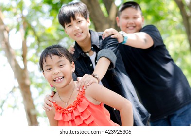 1,948 imágenes de Child touch shoulder - Imágenes, fotos y vectores de ...
