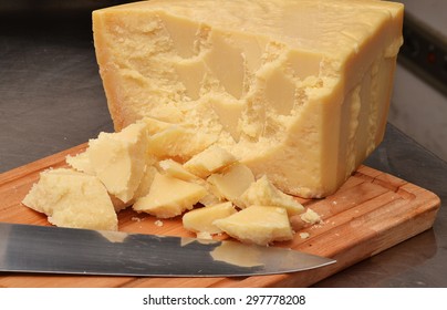 6,070 Parmesan cheese chunks Images, Stock Photos & Vectors | Shutterstock