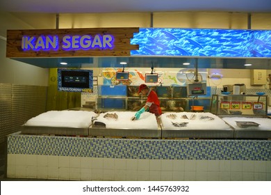 7,144 Fish display supermarket Images, Stock Photos & Vectors ...