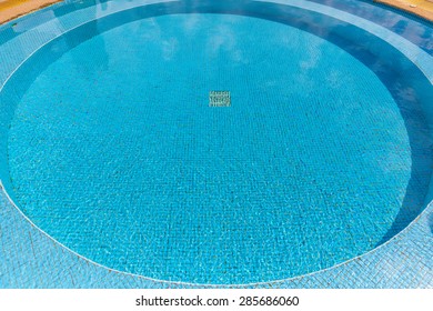 Circle Shape Swimming Pool Stock Photo 285686060 | Shutterstock