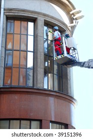 918 Window cleaning crane Images, Stock Photos & Vectors | Shutterstock