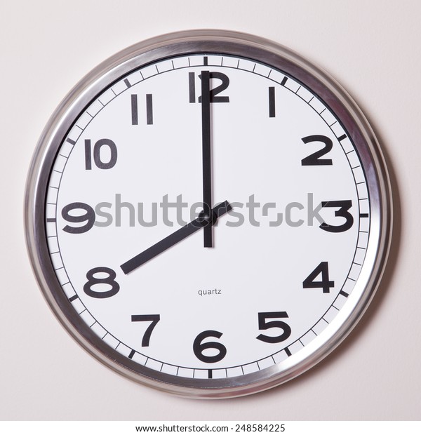 714 imagens de 8 pm wall clock Imagens, fotos stock e vetores ...