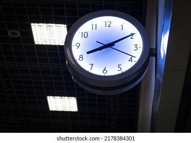 4,942 Subway Clock Images, Stock Photos & Vectors | Shutterstock