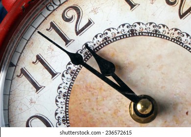 9,174 Noon Clock Images, Stock Photos & Vectors | Shutterstock