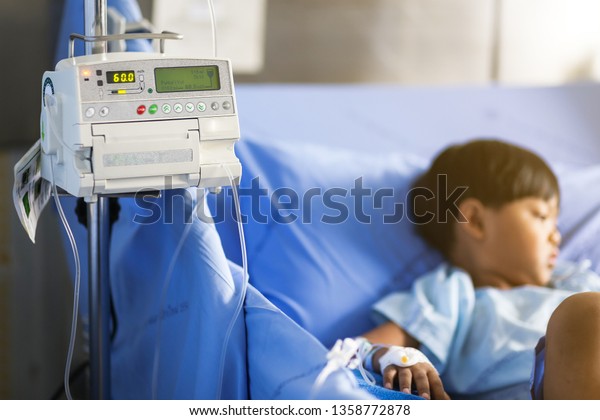 Close Adjust Infusion Pump Set Iv Foto stock 1358772878 | Shutterstock