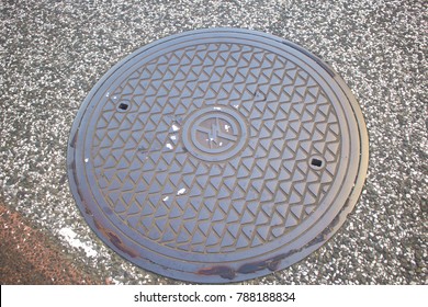 53 Triangle manhole cover Images, Stock Photos & Vectors | Shutterstock