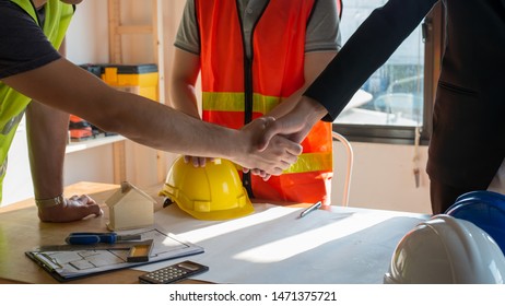 25,811 Business deal construction Images, Stock Photos & Vectors ...