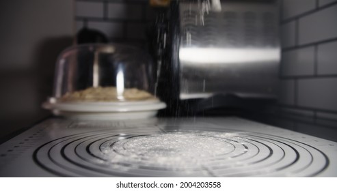 1,297 Wheat flour falling Images, Stock Photos & Vectors | Shutterstock