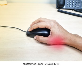 2,450 Black person clicking mouse Images, Stock Photos & Vectors ...
